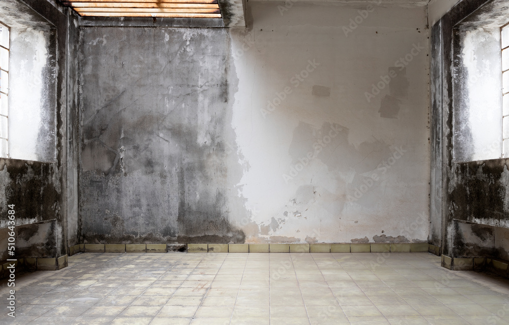 Interior of abandoned and ruined house with broken wall. old interior ...