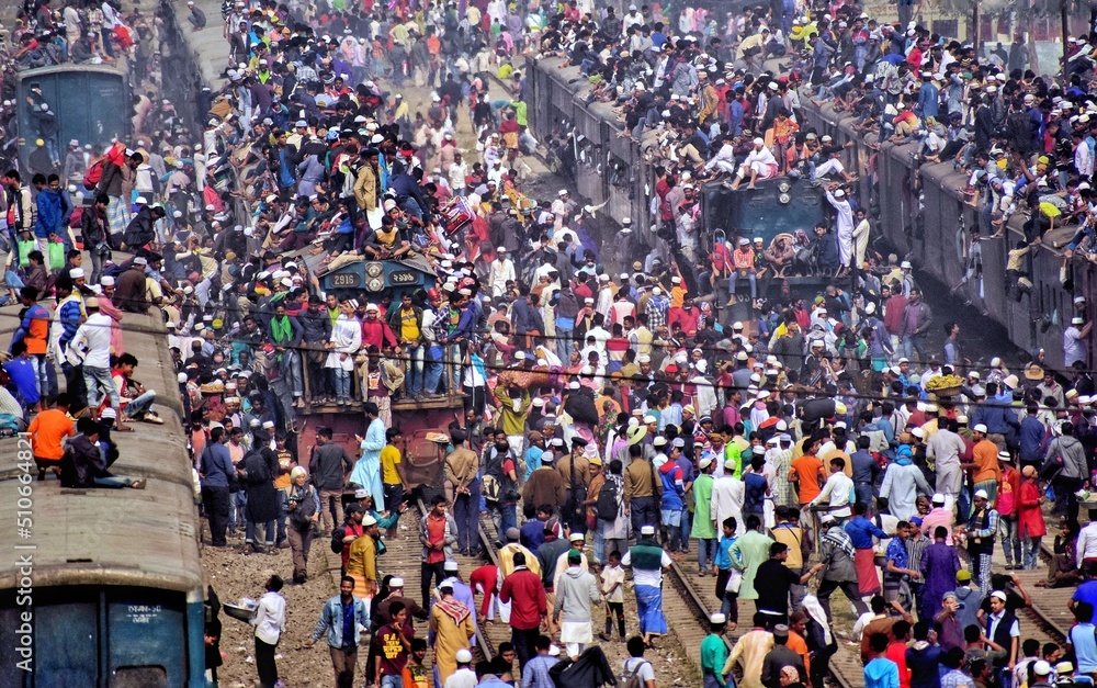 Overcrowded train loaded with pilgrims for 'Bishwa Ijtema' in ...