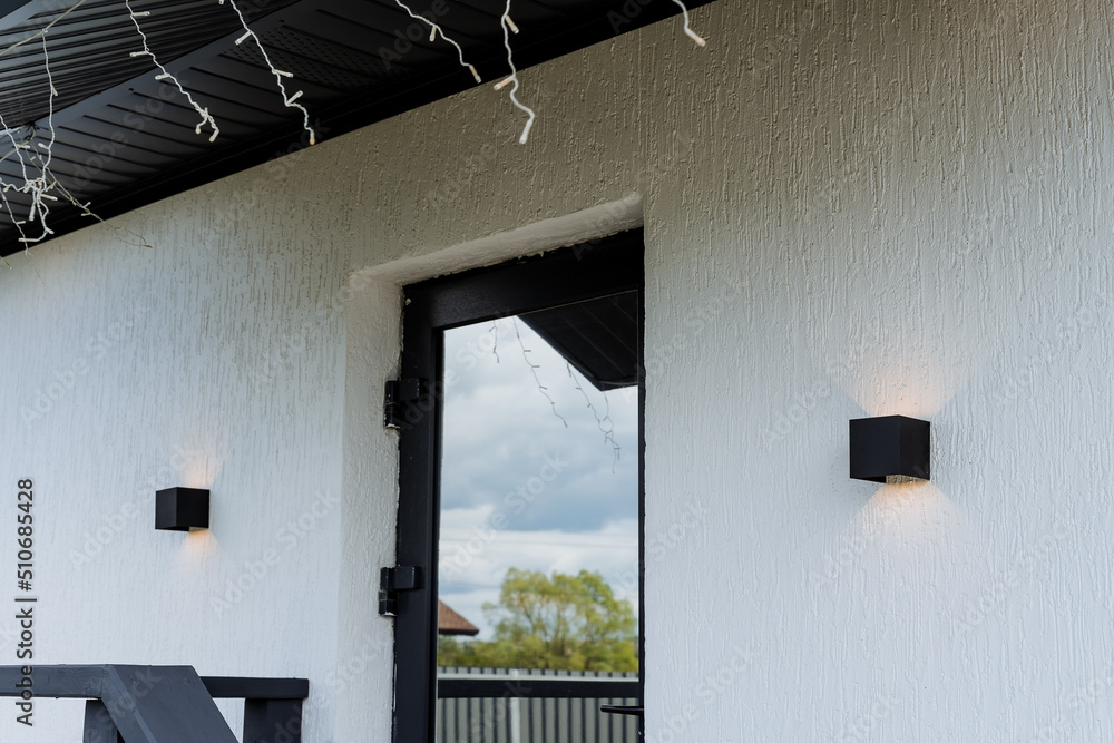 Illumination of the house with street lights, square-shaped spotlights ...