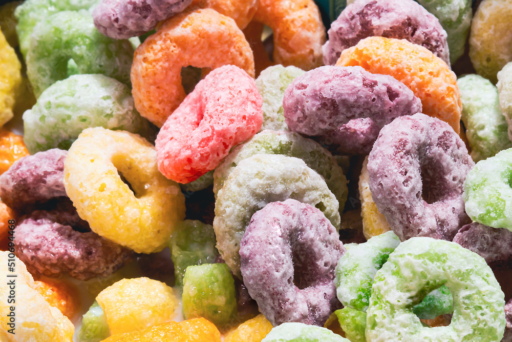Cereal matinal de flocos de milho de açúcar colorido. Fotografia macro ...