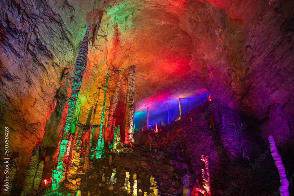 Poster Horizontal image of the stunning vertical columns of stalactites ...