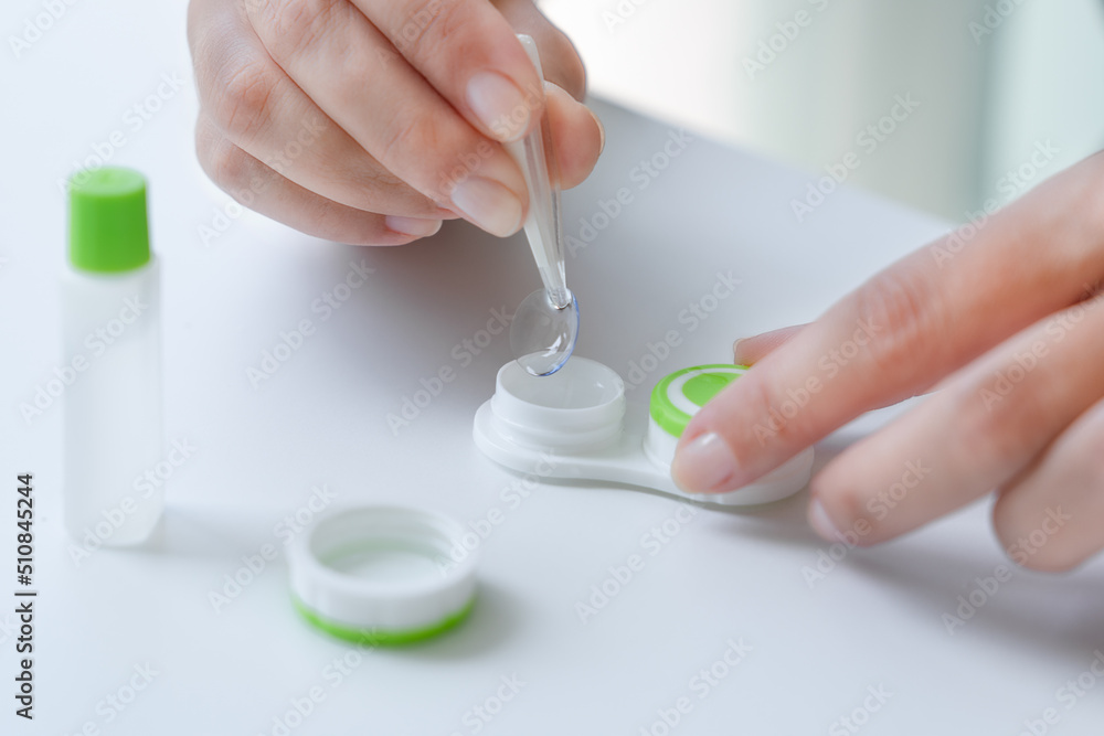 How to put contact lenses: Step by step photo instruction. Step 1: girl ...