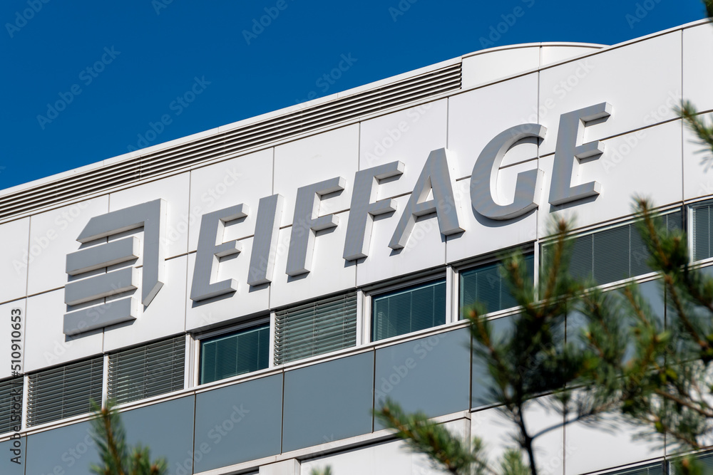 Foto de Vélizy-Villacoublay, France - 12 juin 2022: Enseigne et logo en ...