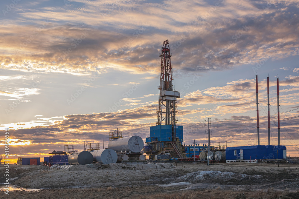 General view of a drilling rig for drilling wells at an oil and gas ...