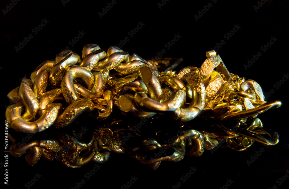 Large gold chain in a pile on a reflective black background Stock Photo ...
