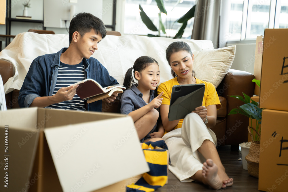 happy asian family together relocation at New home concept.Asian family ...