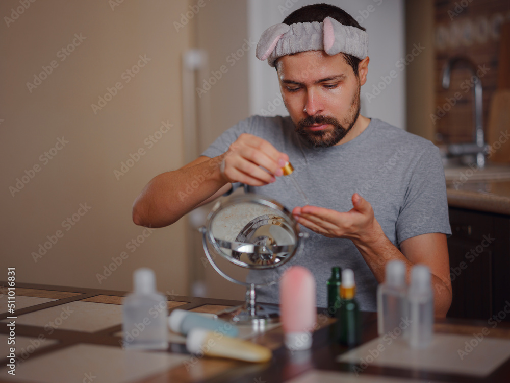 Fotografia do Stock: Men's beauty concept. caucAsian guy checking his ...