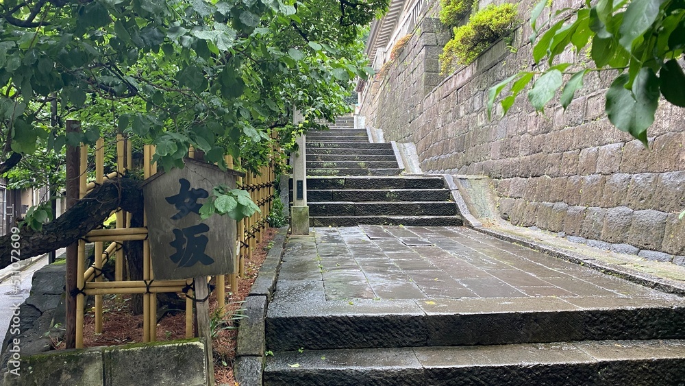 Gentle slope “Women’s” stairway to the shrine of Japanese “Yushima ...