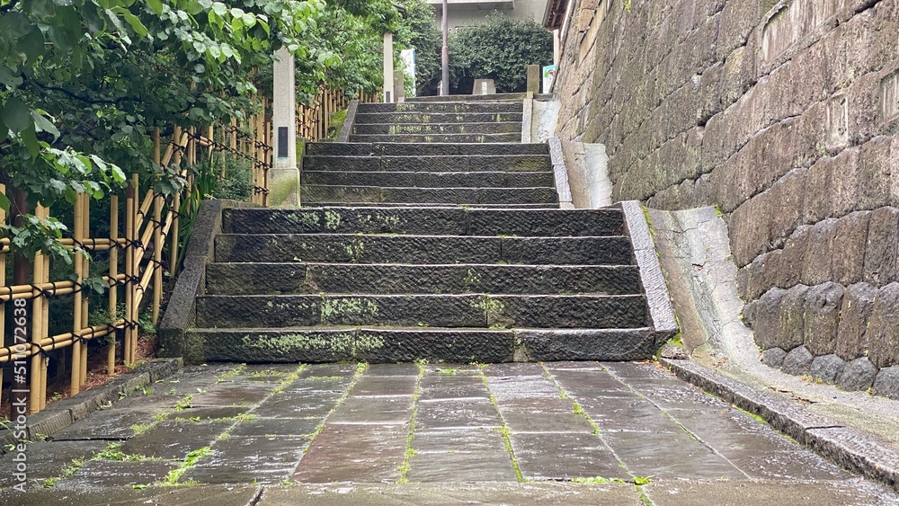Gentle slope “Women’s” stairway to the shrine of Japanese “Yushima ...