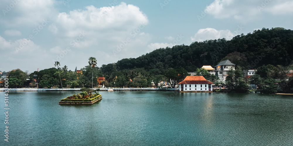 Skyline aerial view of Kandy lake and temple, beautiful stunning place ...