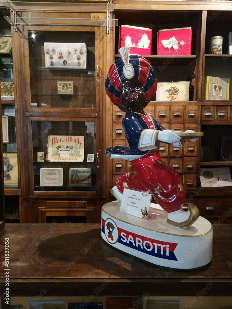 Der Sarotti Mohr in einem nachgebauten alten Süßwarengeschäft am 06.06. ...