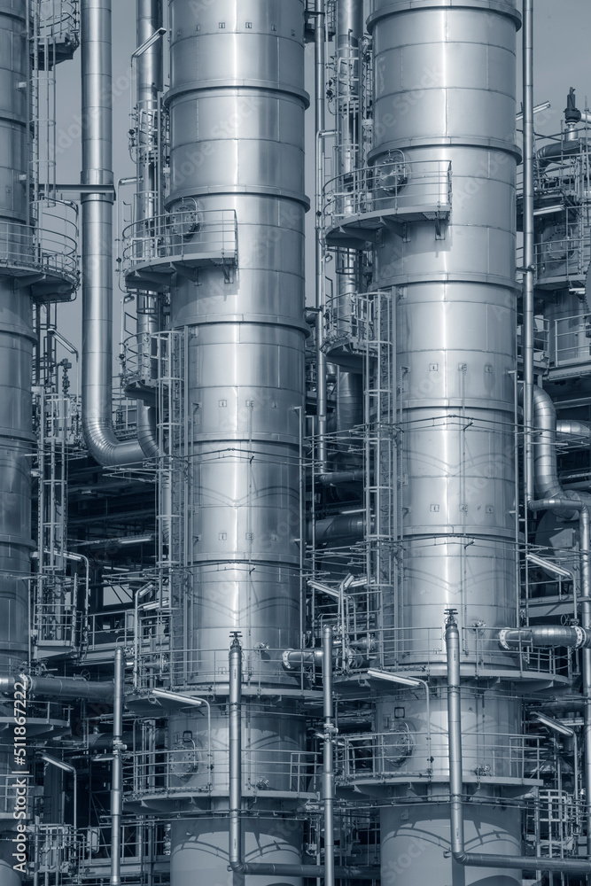 Tall steel fractionation towers at a large chemical plant Stock Photo ...