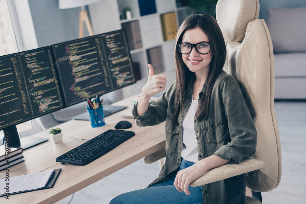 Portrait of beautiful cheerful skilled girl tech leader showing thumbup ...