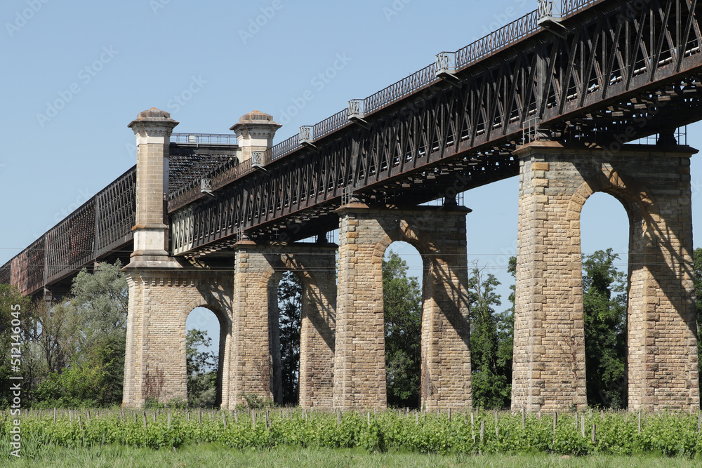 Pont de chemin de fer entre Saint Vincent de Paul et Cubzac les ponts ...