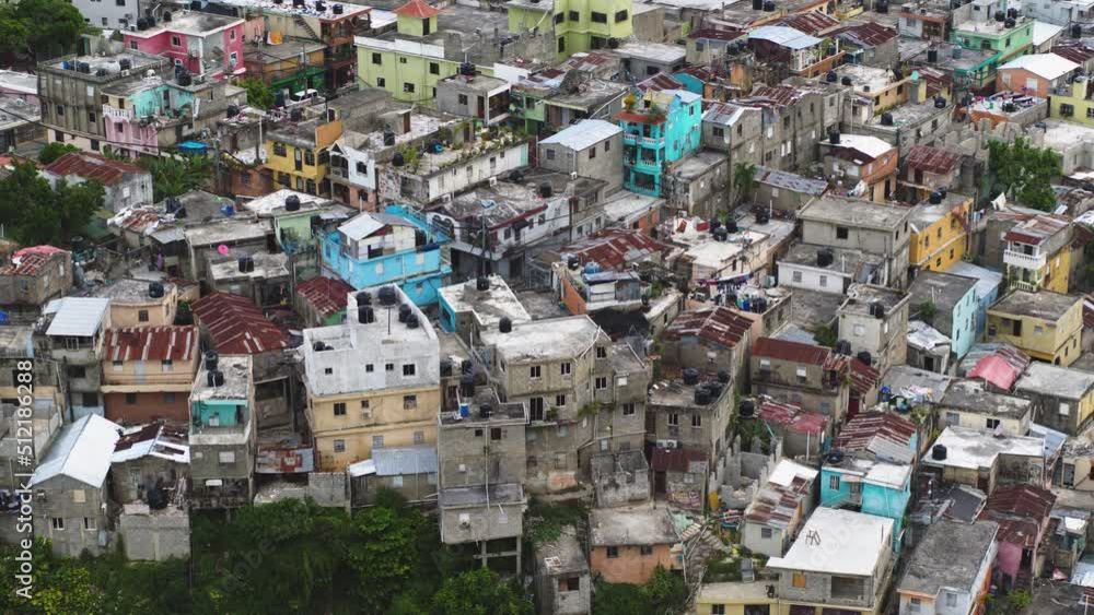 Wideo Stock: Wealth and poverty are the social contrast of Santo ...