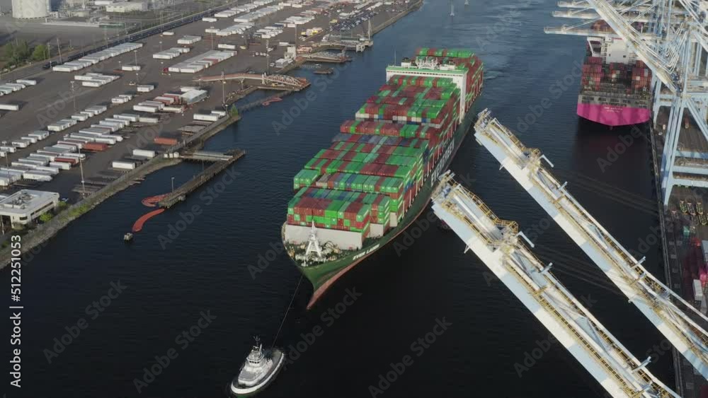 Stockvideon Tugboats And Cargo Ship Fully Loaded With Intermodal ...