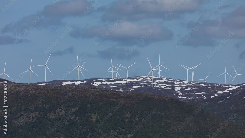 Windkraftanlage in Norwegen, erneuerbare Energie-Erzeugung im ...