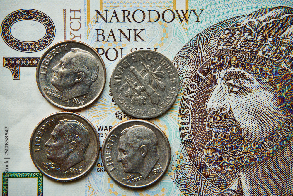10 złotych, polski banknot i cztery monety USA Stock Photo | Adobe Stock