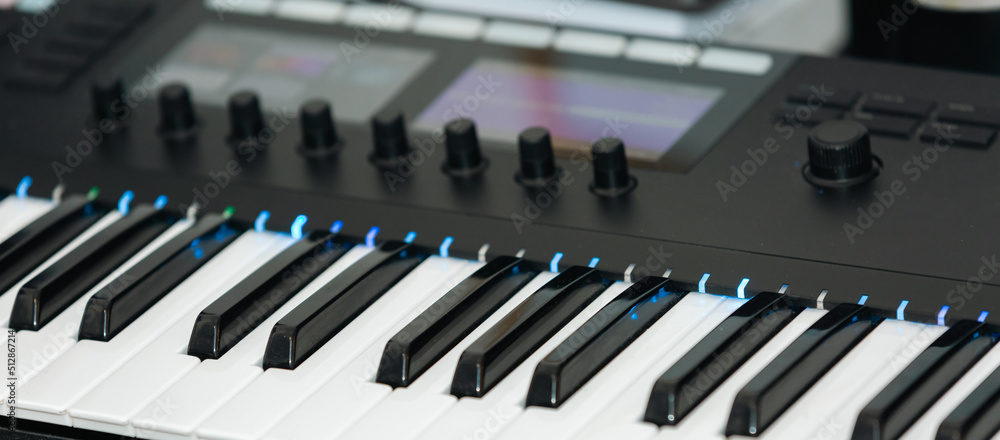 Clavier midi pour produire de la musique électronique chez soi en ...