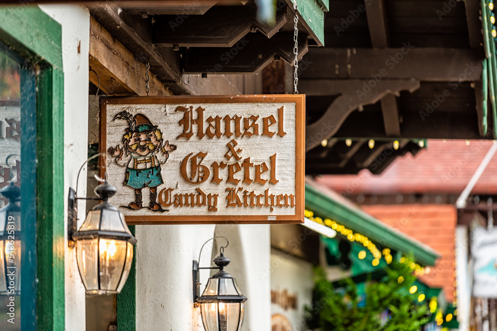 Helen, USA - October 5, 2021: Bavarian village of Helen, Georgia street with sign entrance for ...