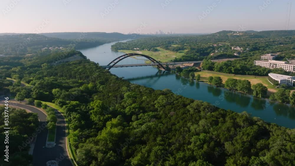Aerial sweep of the iconic Pennybacker 360 bridge in Austin, Texas ...