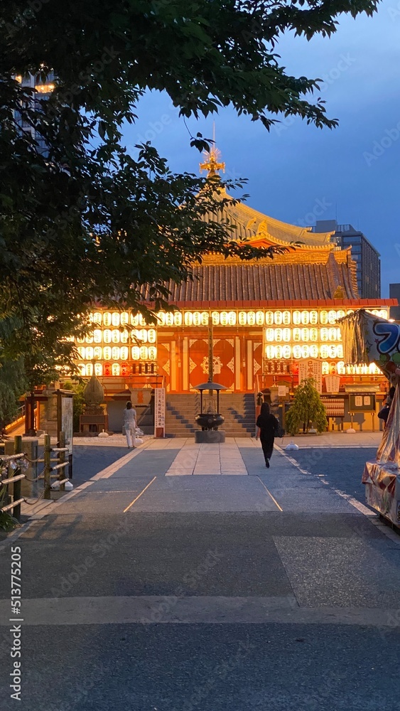 The path to the beautiful Japanese temple at night with Japanese paper ...