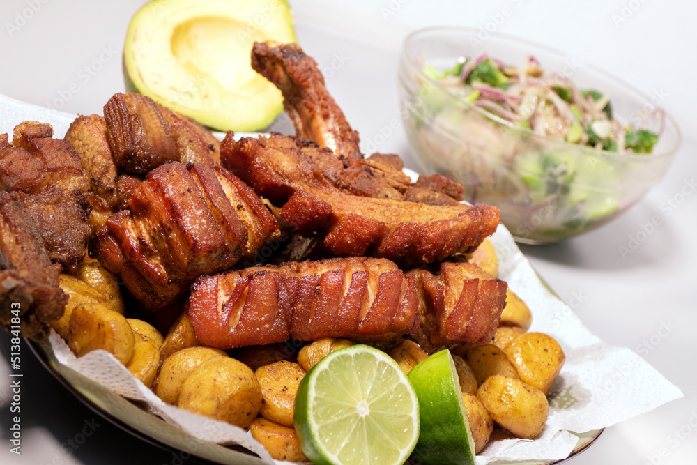 Plato picada de carne con chicharron fritanga colombiana Stock Photo ...
