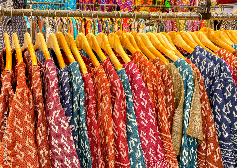 Colorful Thai silk fashion with modern dresses of Thai for women to ...
