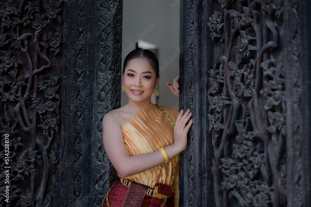 Foto de portrait of a person. Thai Woman in Traditional Costume of ...