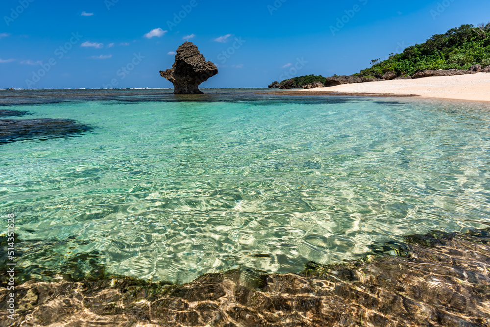 Amazing natural pool of crystal clear sea water with shiny surface ...