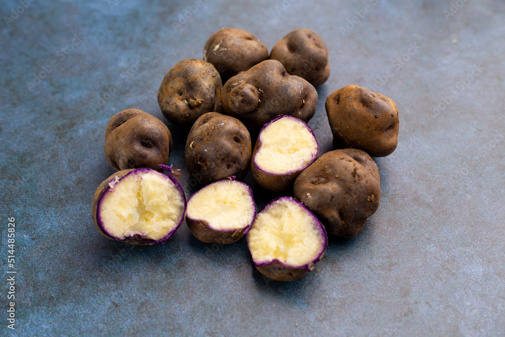 Papa nativa de Perú hervida. Concepto de alimentos. Stock Photo | Adobe ...