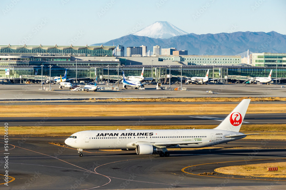 Fotografia do Stock: TOKYO, JAPAN - JAN 02, 2017 : Japan Airlines ...