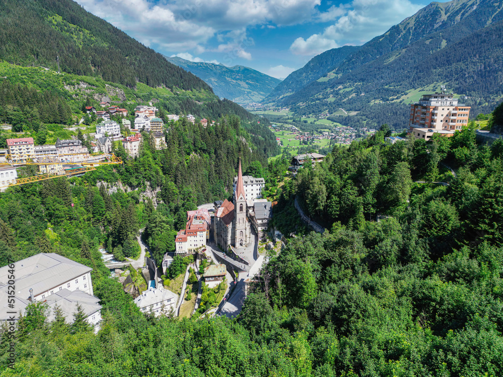 Foto de The St. Preims Parish Church in Bad Gastein has its origins in ...