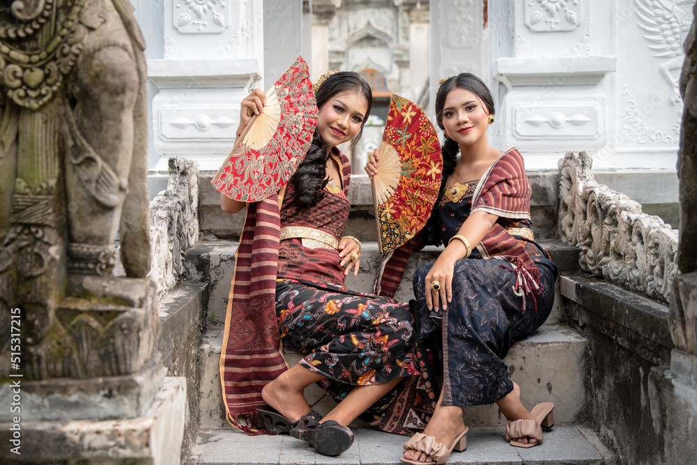 Beautiful girls in Balinese traditional dress with fan, Taman Ujung ...