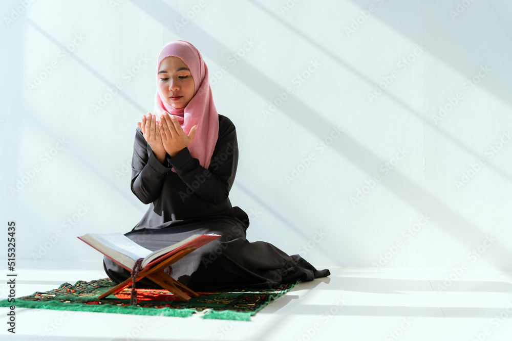 Muslim women praying in the mosque during Ramadan Stock Photo | Adobe Stock
