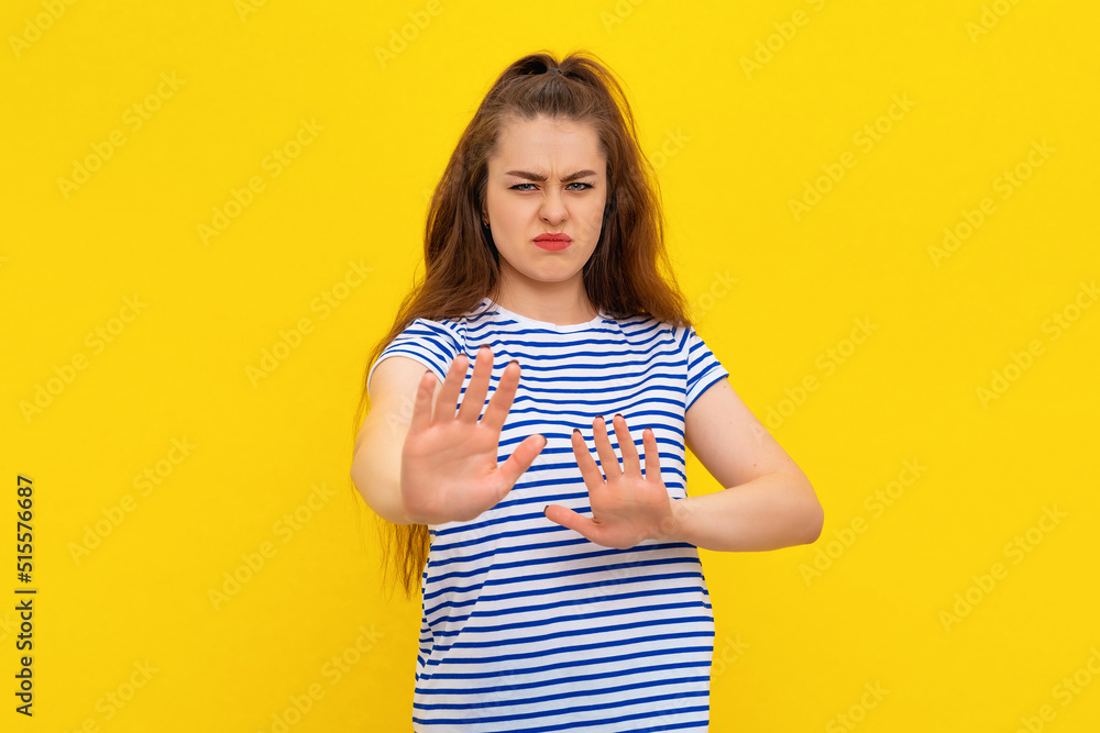 Image of brunette girl express disgust or dislike, grimacing from ...
