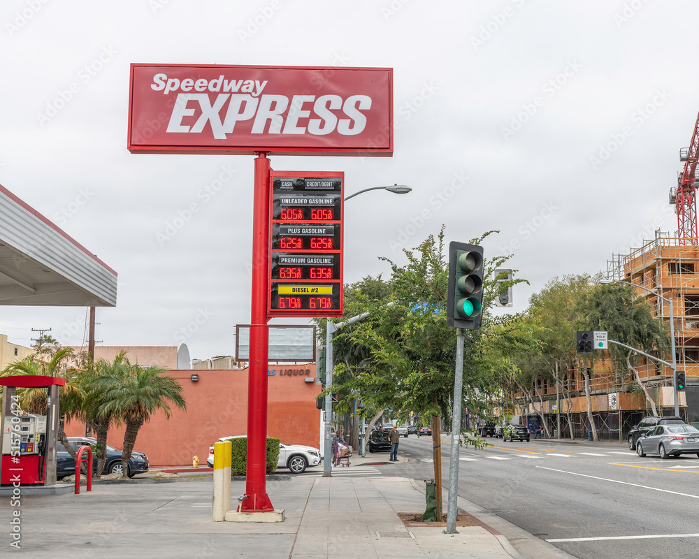 Foto de West Hollywood, CA, USA – July 6, 2022: A Speedway Express ...