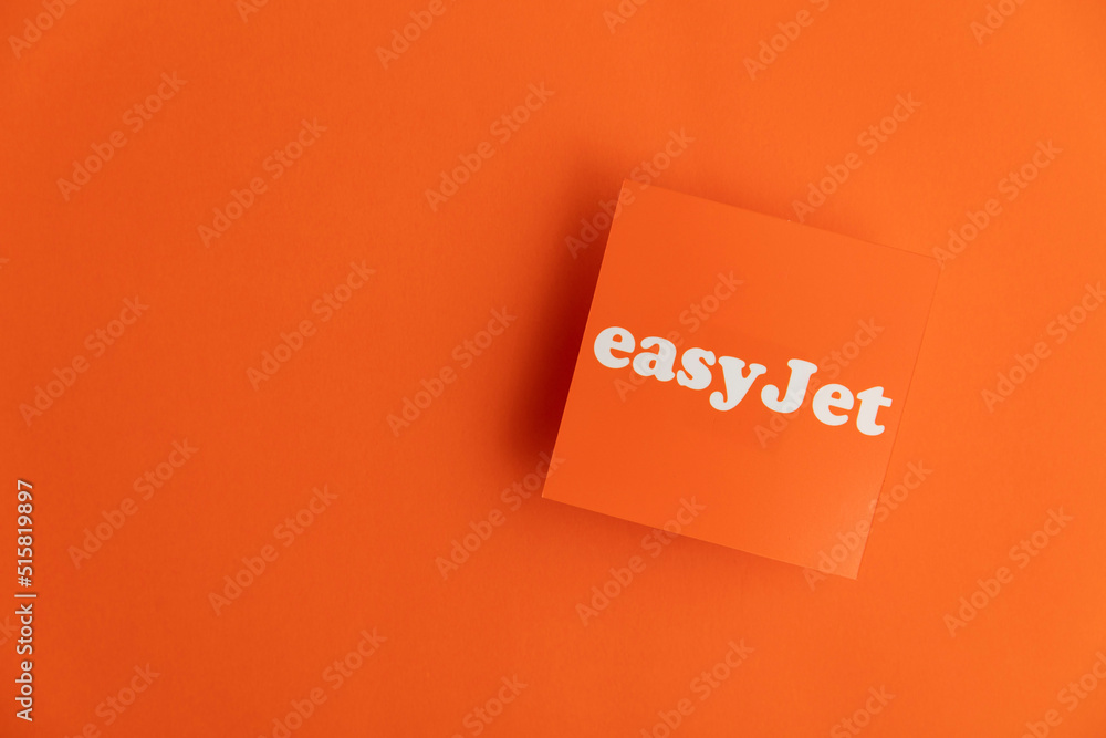 Foto de LONDON, UK - July 2022: Easy Jet airline company logo. Easy Jet ...