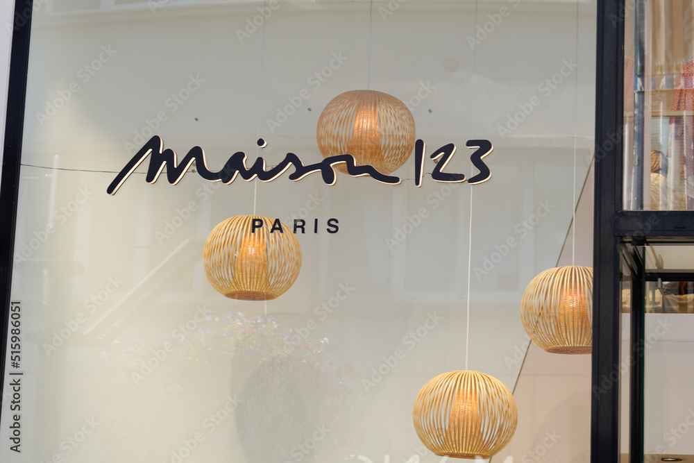 maison 123 boutique brand logo and sign text on facade entrance fashion ...
