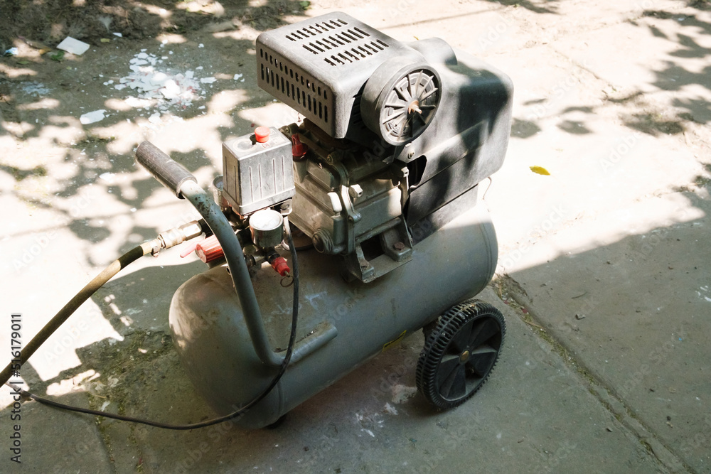 Compressor for painting with an airbrush, paint produced under air ...