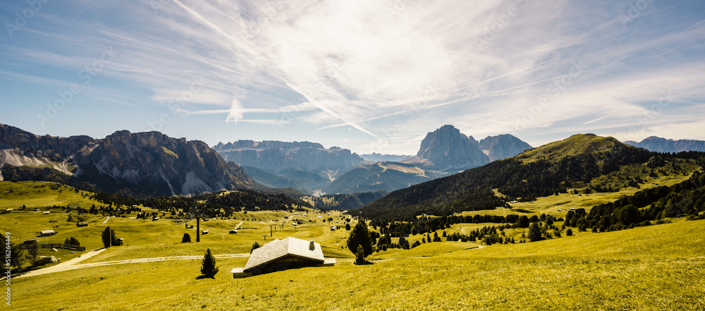 Foto de Seceda. Majestic landscape of Alpine red autumn nature Seceda ...