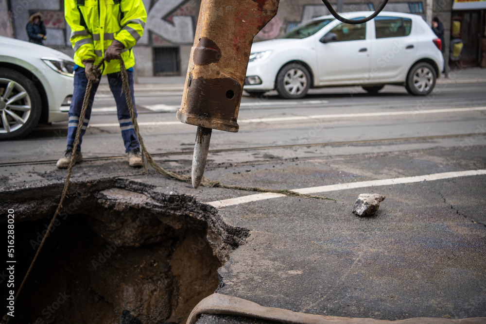 Fotografia do Stock: Road construction worker with machines repair Huge ...