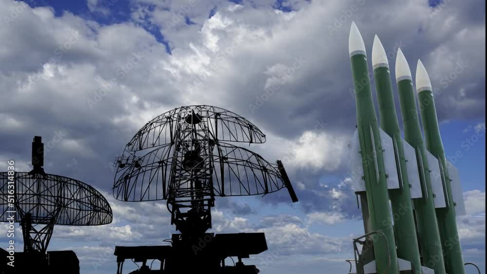 Vidéo Stock Air defense radars of military mobile anti aircraft systems ...