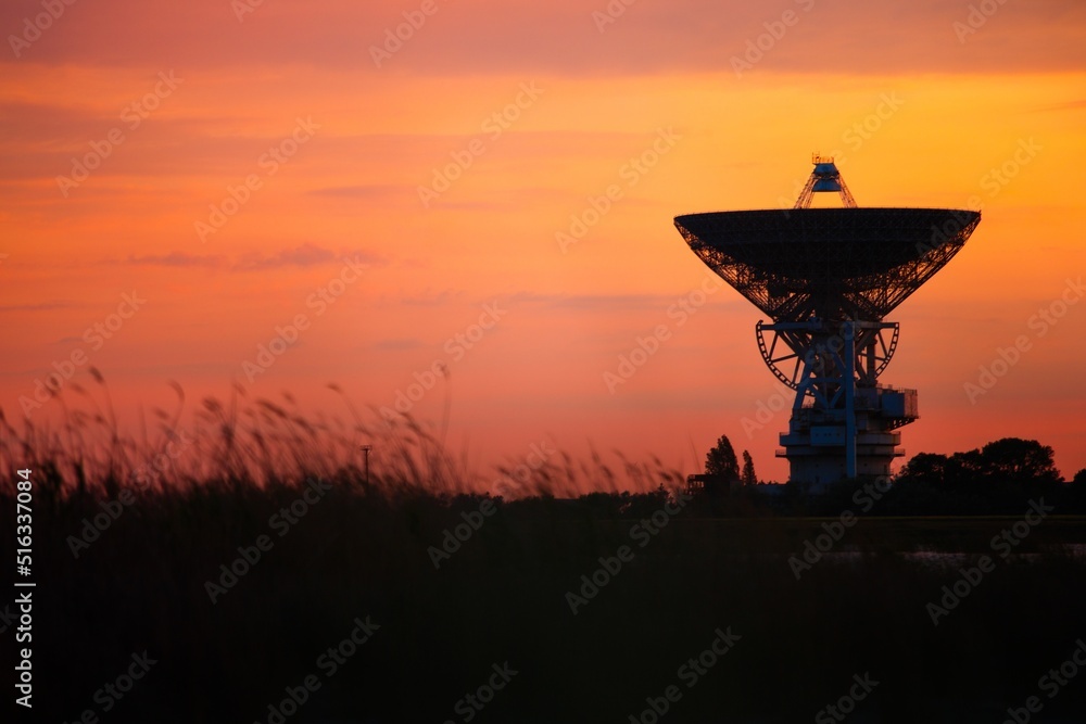 Radiotelescopes at the Very Large, the National Radio Observatory at ...