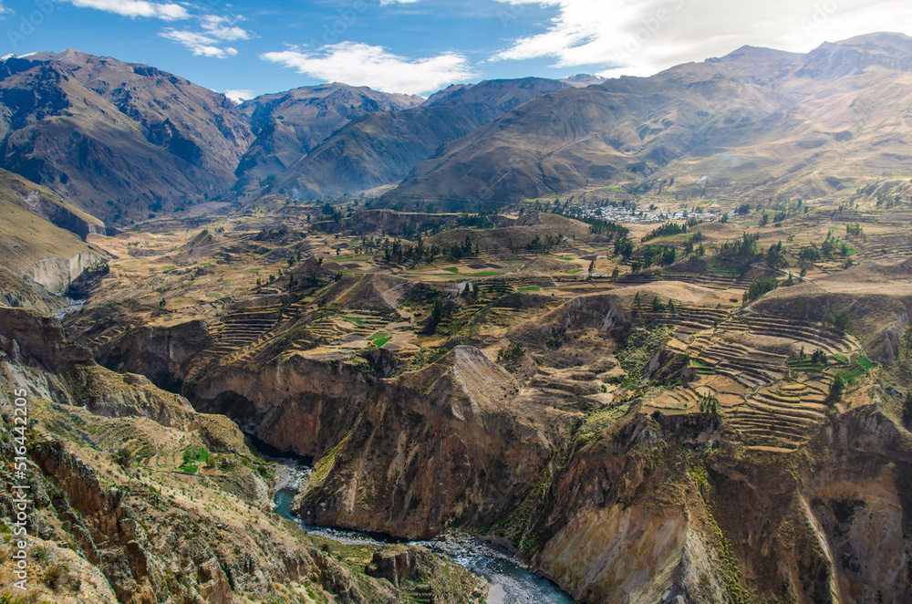 Vista de terrazas del Inca en el cañón del colca - cañón del colca ...