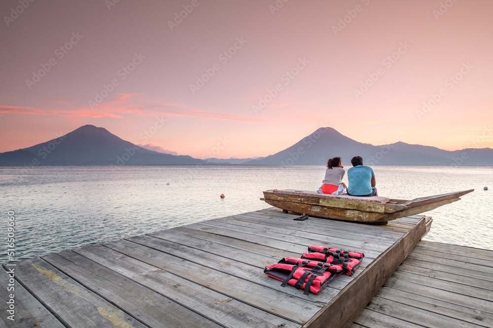 volcanes de Atitlán 3537 m. y San Pedro 3020 m. lago de Atitlán ...