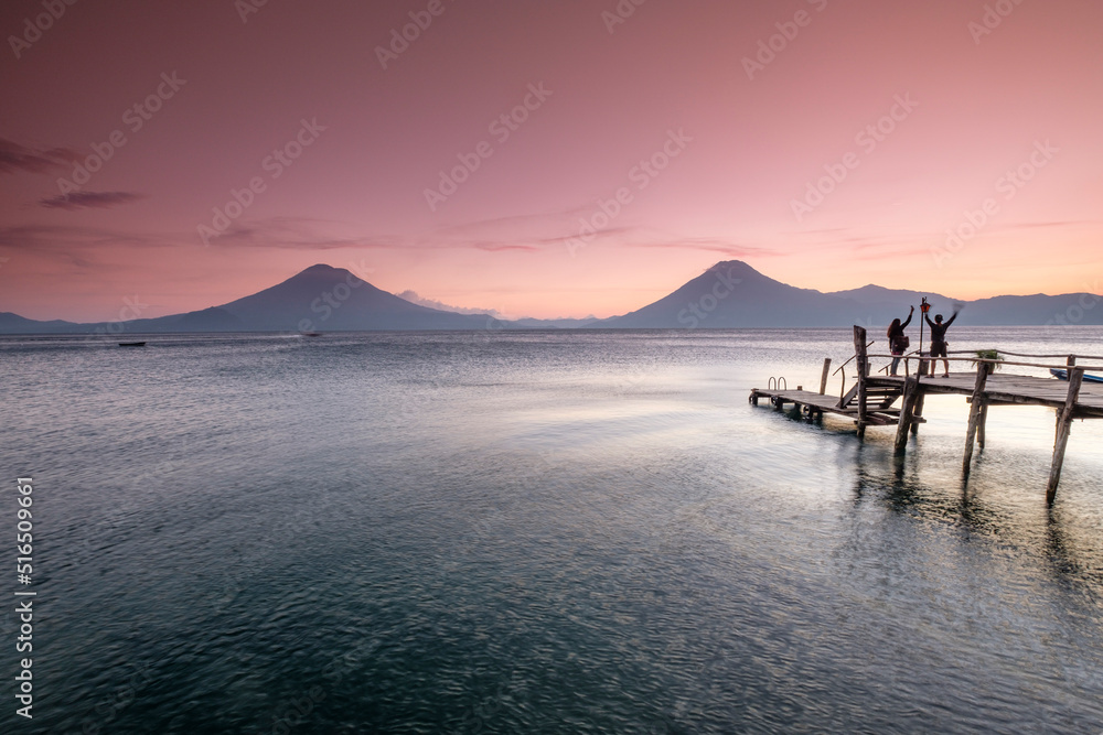 volcanes de Atitlán 3537 m. y San Pedro 3020 m. lago de Atitlán ...