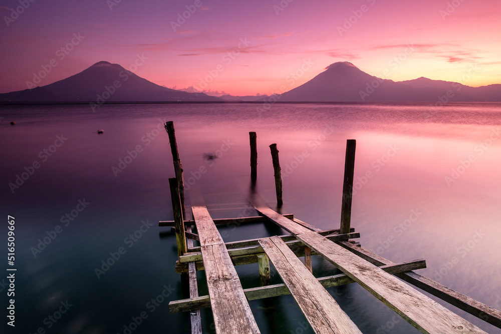 volcanes de Atitlán 3537 m. y San Pedro 3020 m. lago de Atitlán ...