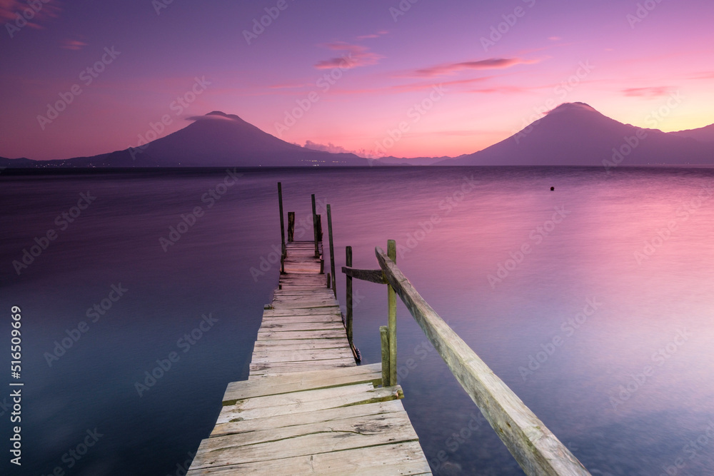 volcanes de Atitlán 3537 m. y San Pedro 3020 m. lago de Atitlán ...