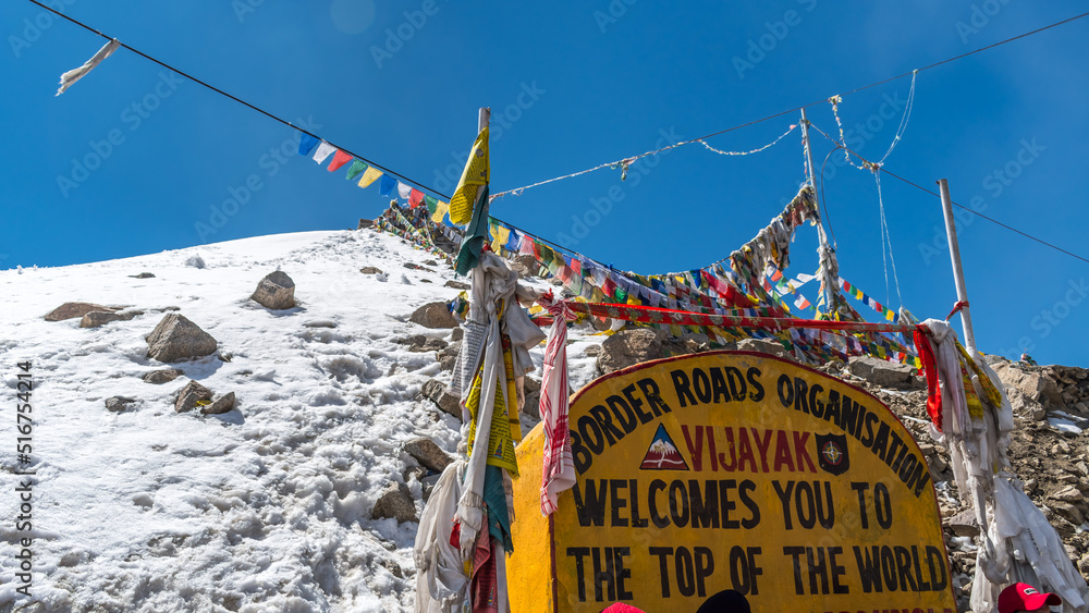 Foto de Leh Ladakh, India - Khardung La or Khardungla Pass is a ...